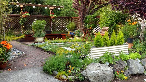 5 Maximalist Design & Decor Ideas for Over the Top Exteriors