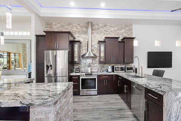 Quartz Countertop Colors to Consider for Your Kitchen and Bath Remodel
