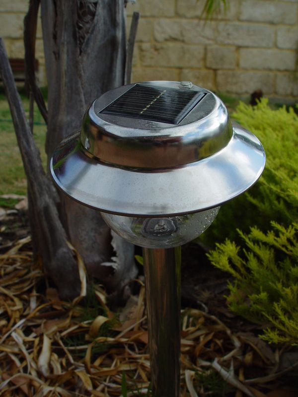Solar Garden Lights: Types and Useful Installation Tips