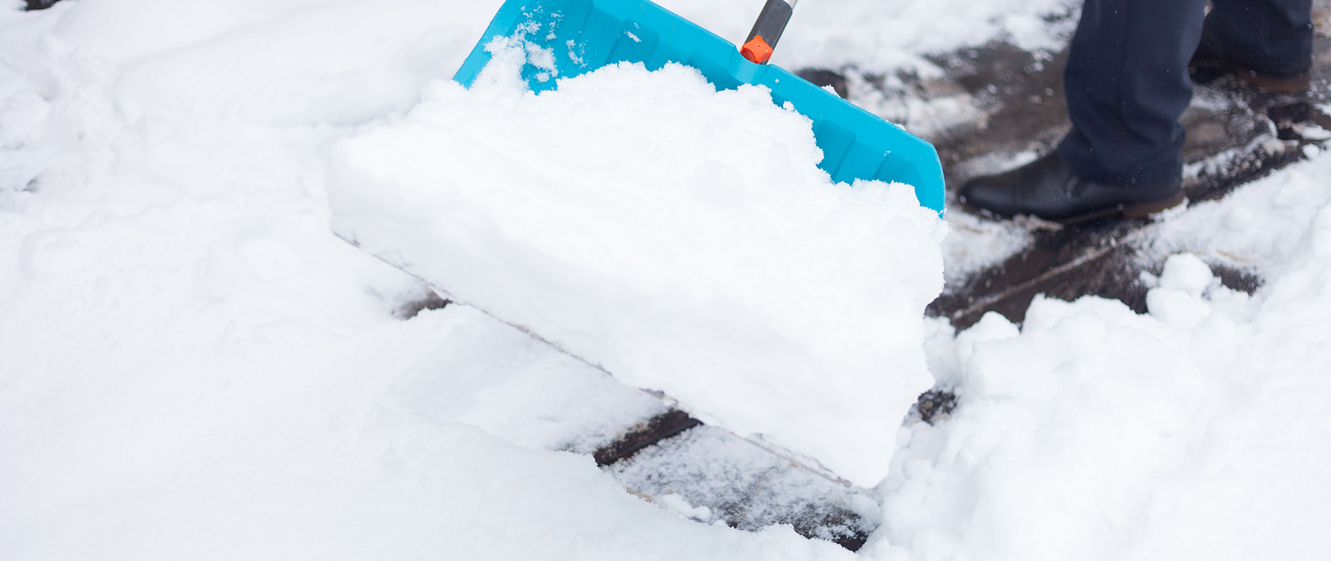 5 Effective Ways to Clear Snow From Long Driveways