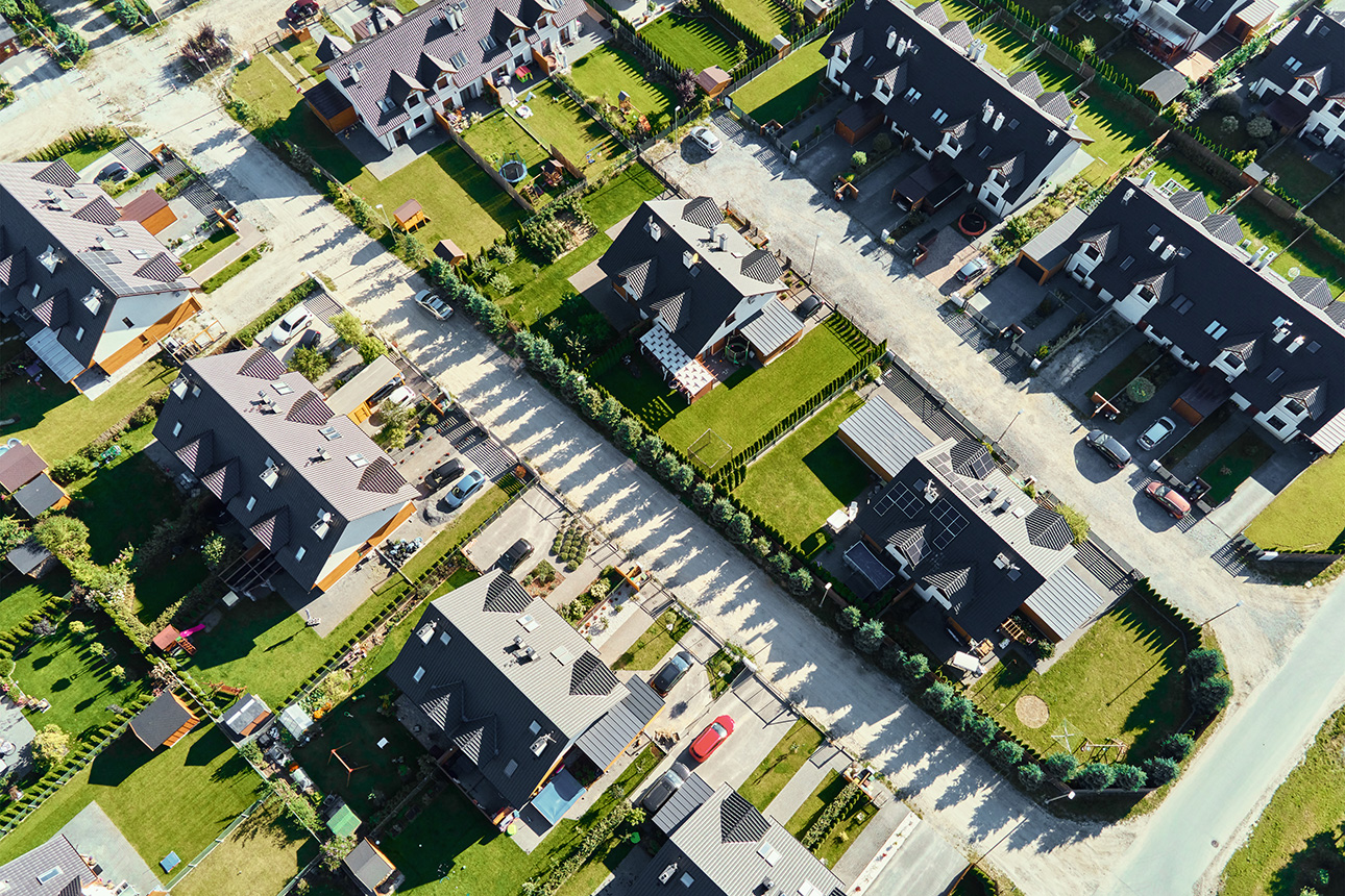 HOA Community: Know the Pros and Cons Before Buying a Home