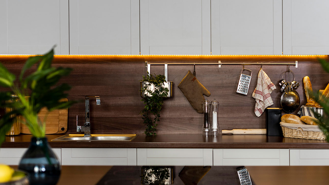 How to Clean Kitchen Cabinets in Easy Steps