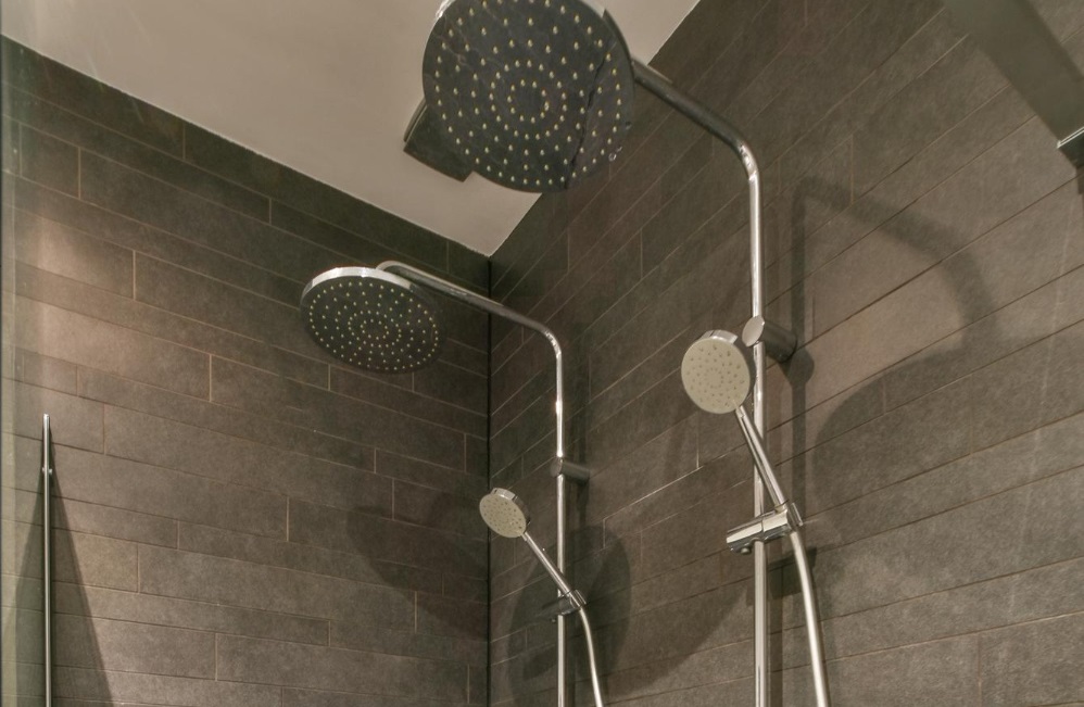 Why Dual Showers Appeal to Couples in Real Estate?